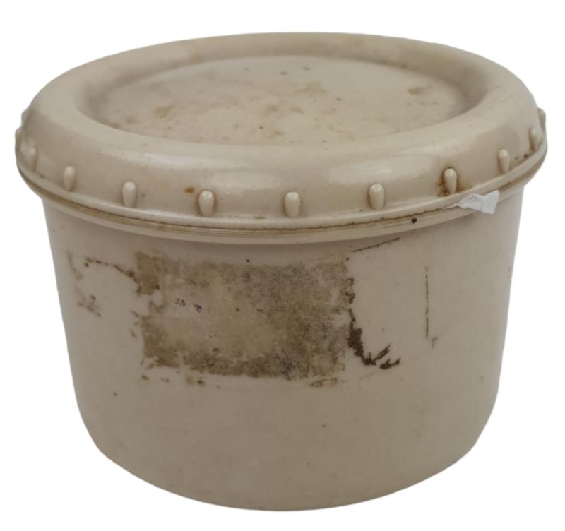 AVK Militaria | a white german butter box ‘Fettbuchse’